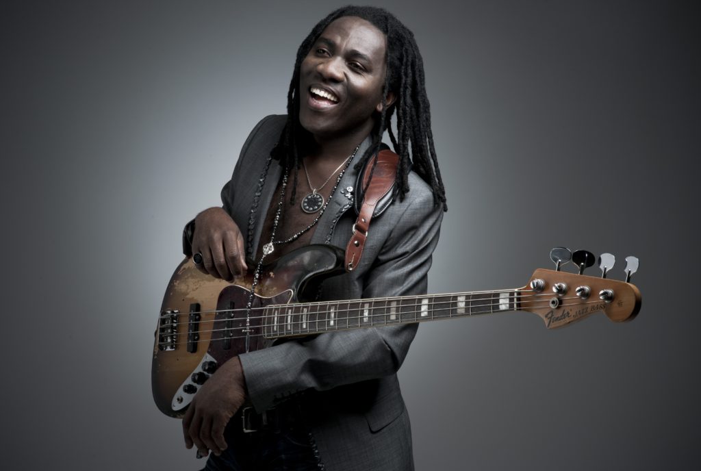 RICHARD BONA DÉDICACE SON NOUVEL ALBUM à PARIS (JMTV+) - Jmtvplus